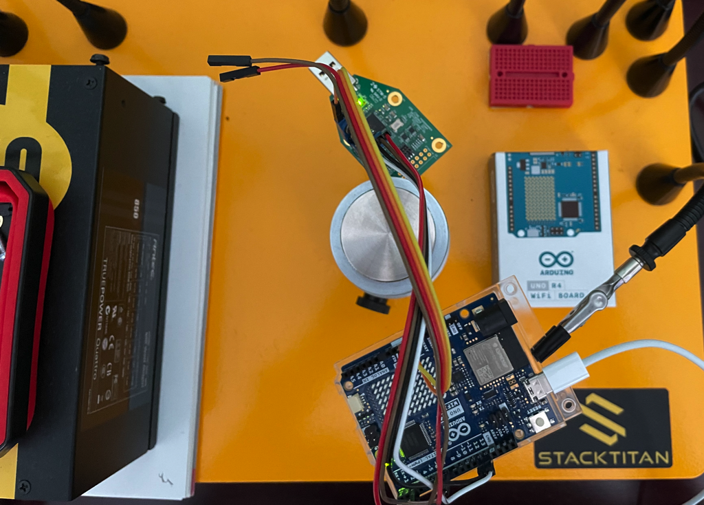Hardware-Hacking: Arduino R4 and a Microwire EEPROM